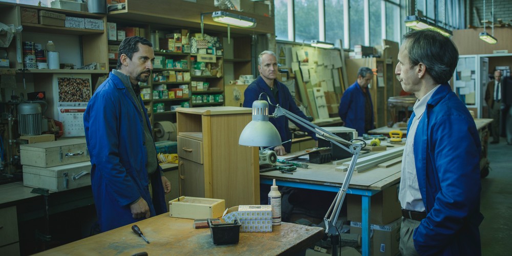 Review: Staring at Strangers - Cineuropa