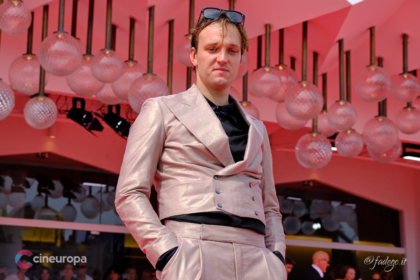 Review: The Universal Theory - Cineuropa