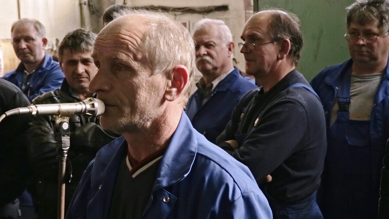 Review: Factory to the Workers - Cineuropa