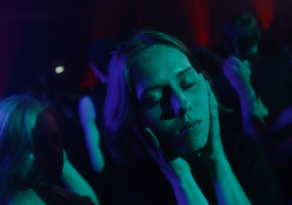 Review: Neon Spring - Cineuropa