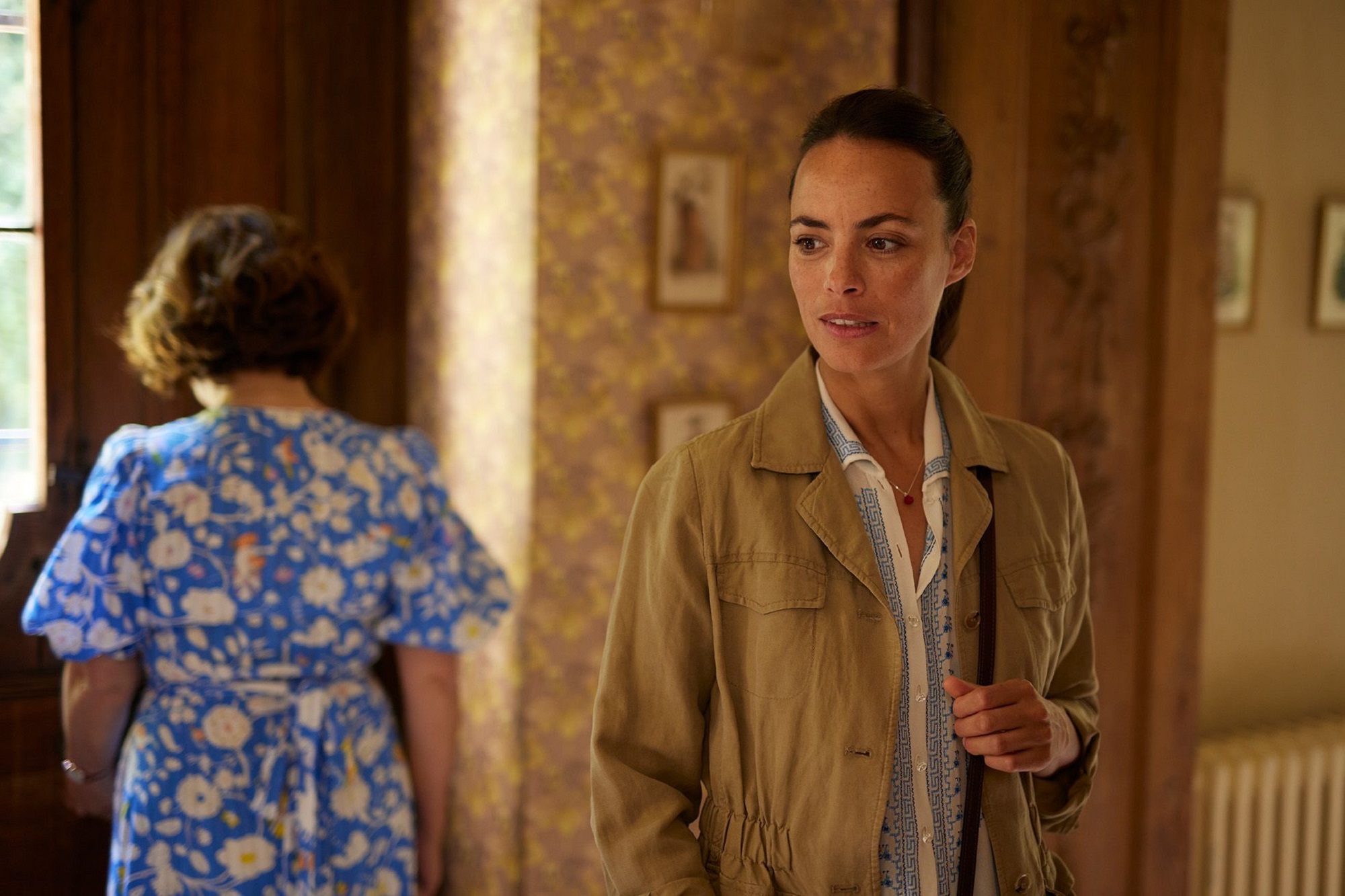 Review: Over the Cracks - Cineuropa