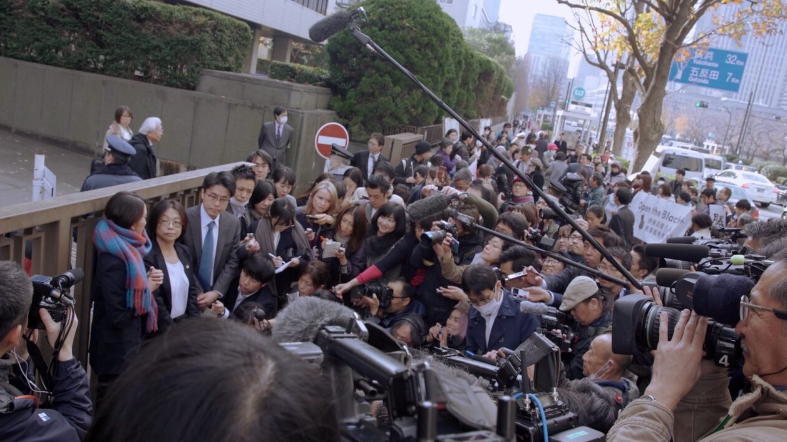 Review: Black Box Diaries - Cineuropa